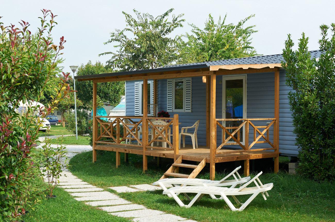 Camping met mobilhomes aan het Gardameer